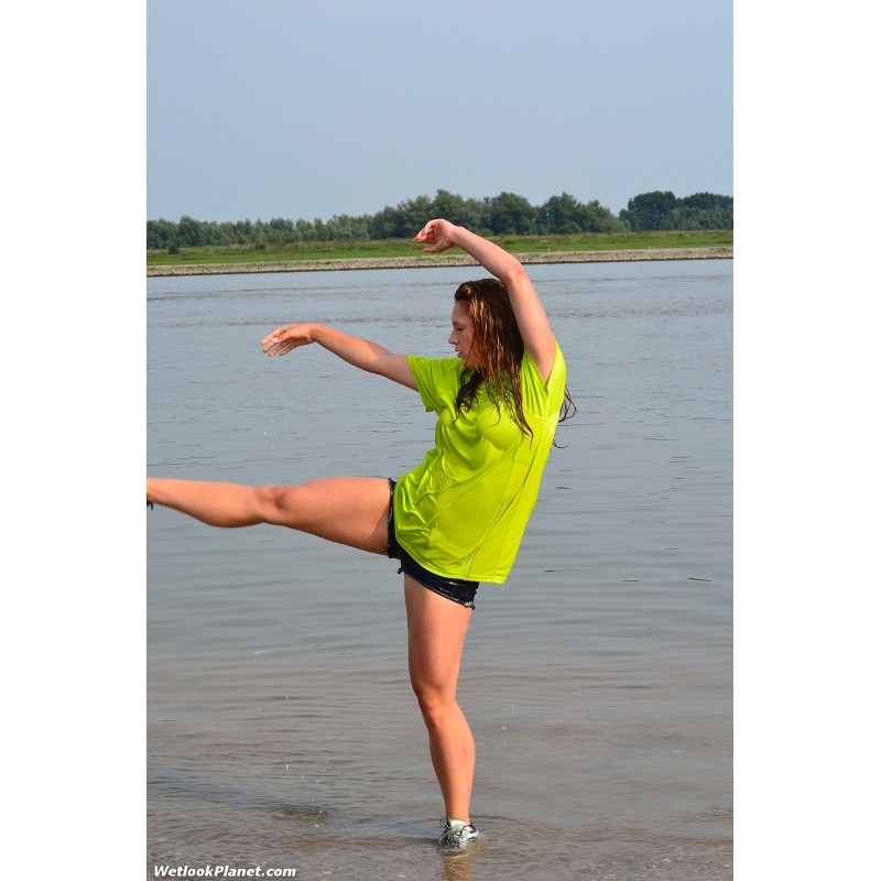 wetlook203-5 Divinia (movie)